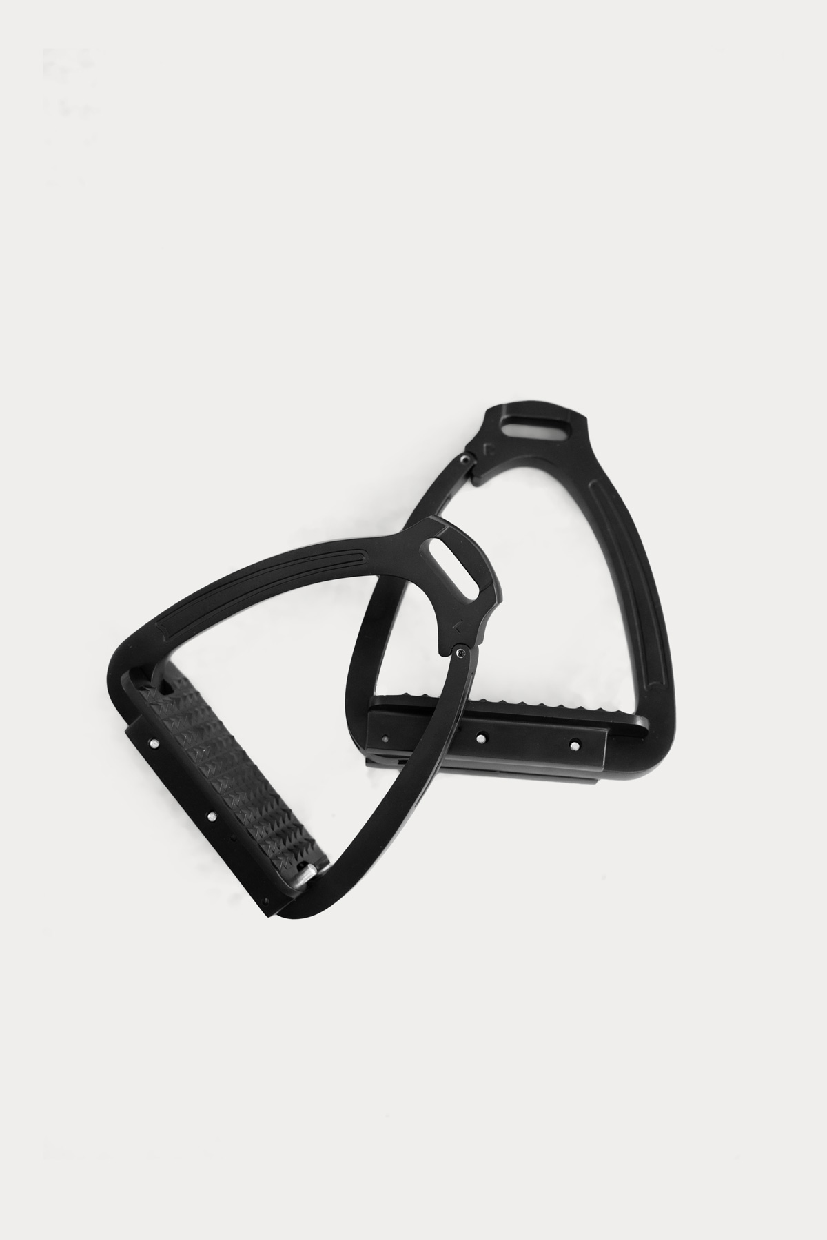 Amiko Magnetic Safety Stirrups, Aluminium Top Opening, Black | Amiko ...